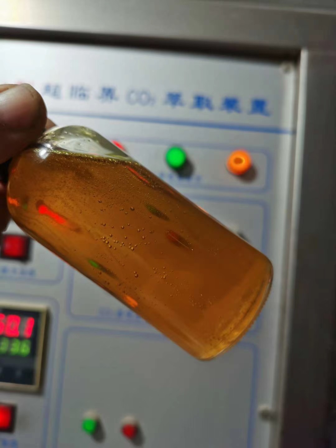 CO2 extraction process for frankincense resin oil