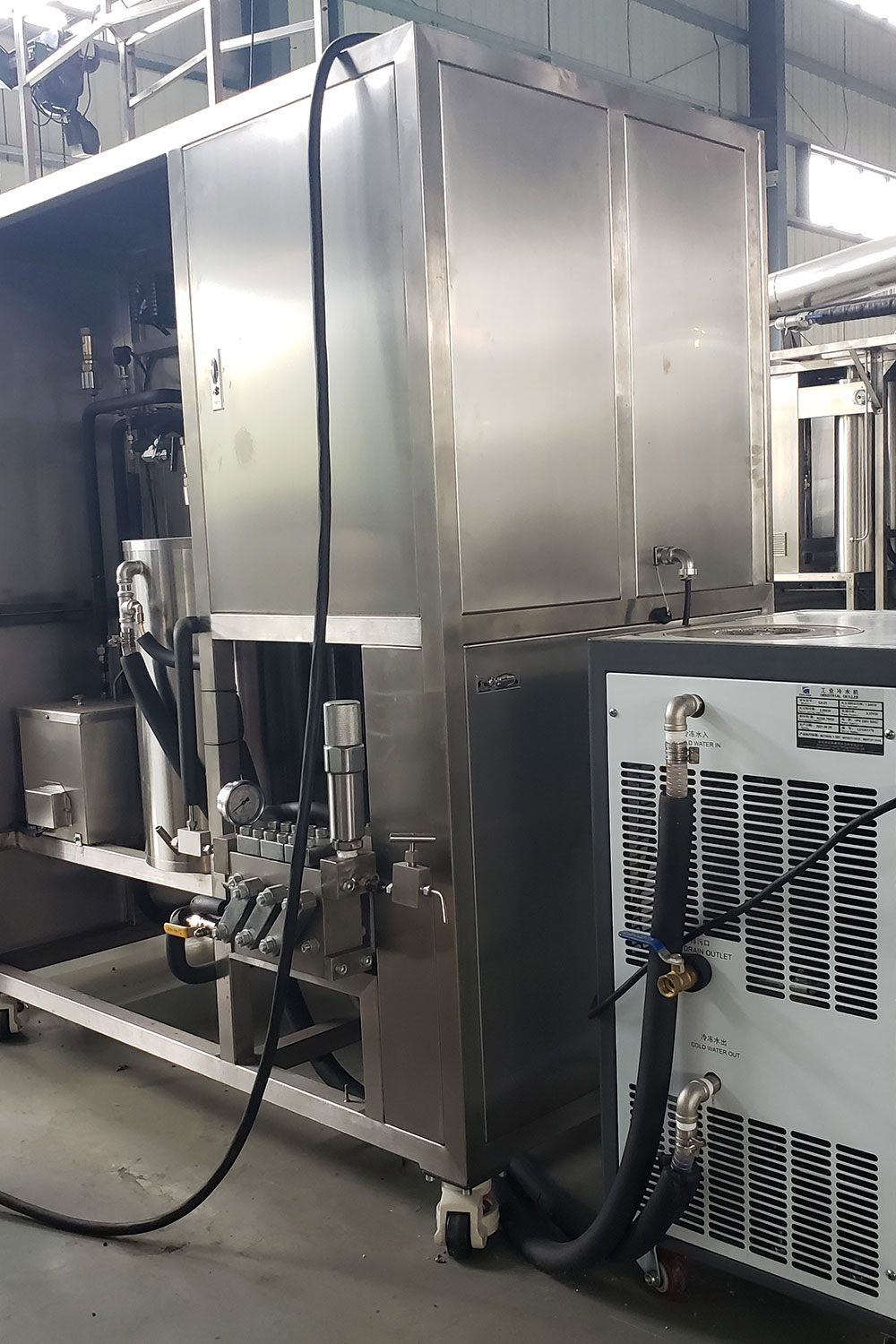 Supercritical fluid reaction equipment. High pressure reactor