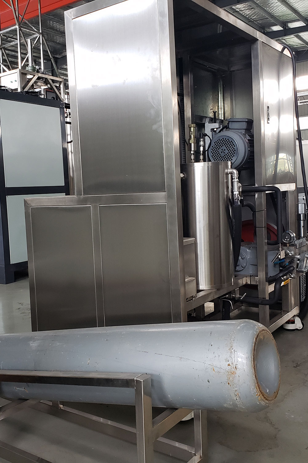 Supercritical fluid reaction equipment. High pressure reactor