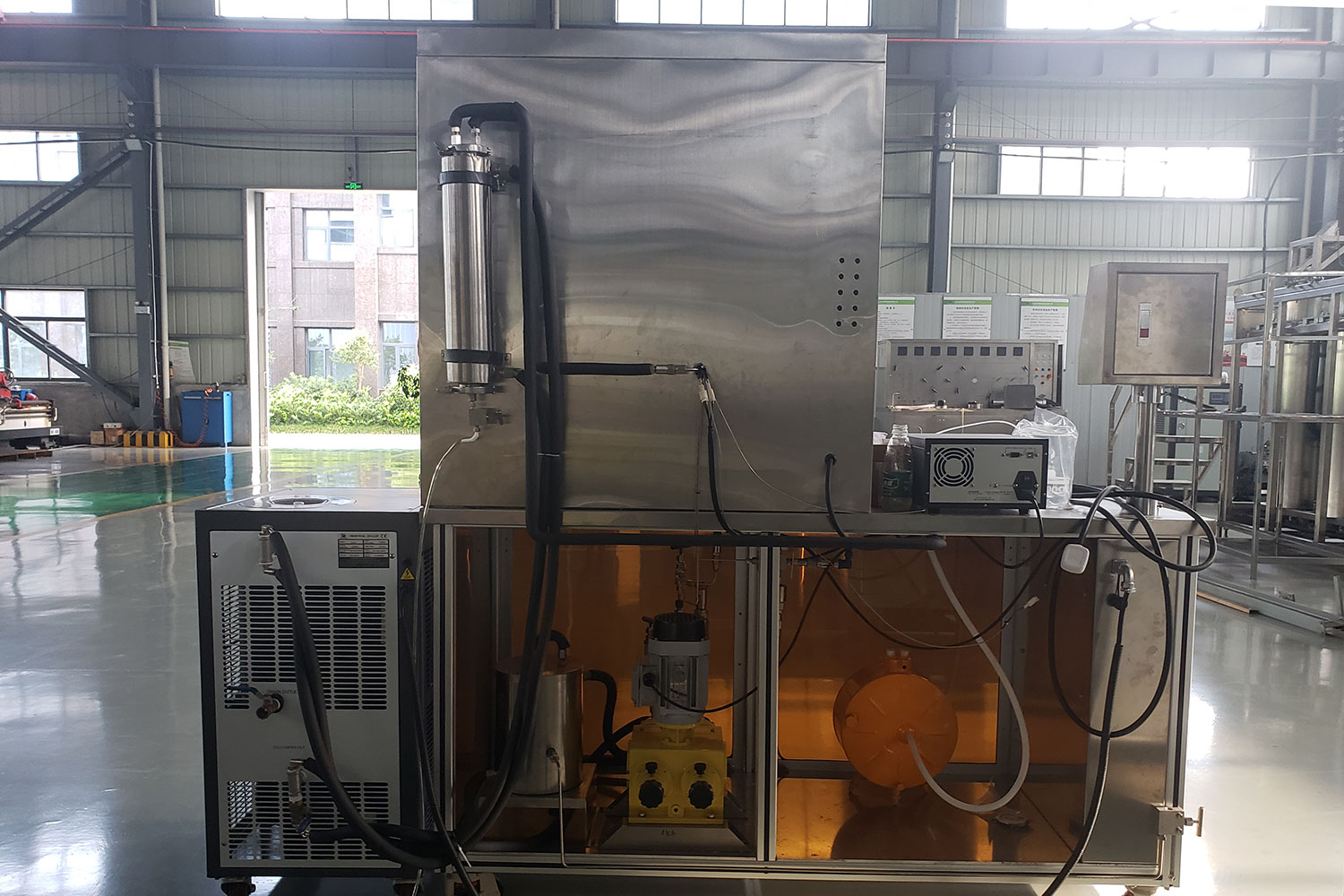 Supercritical fluid reaction equipment. High pressure reactor